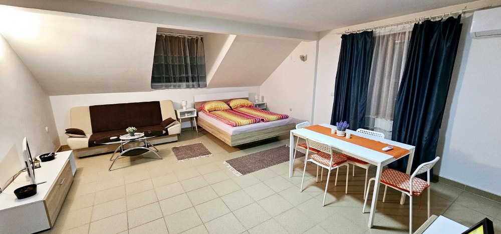 Studio Ozren :: Apartmani i sobe Džentlmen